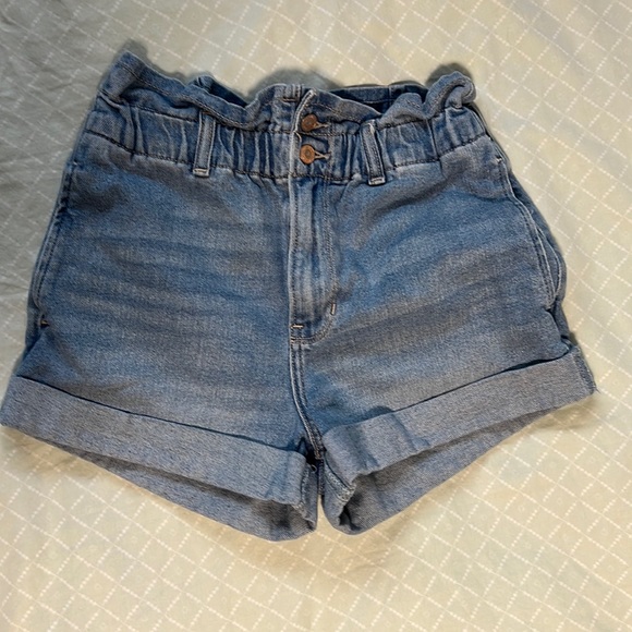 Hollister | Shorts | Ultra High Rise Mom Short 3 | Poshmark